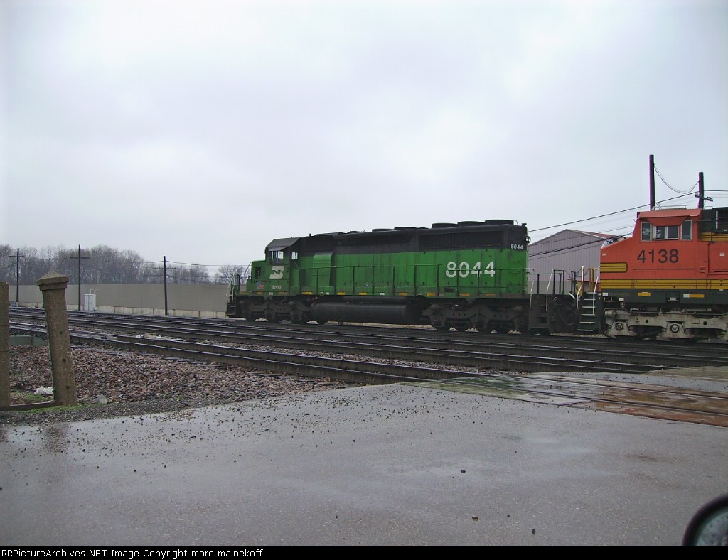 BNSF 8044